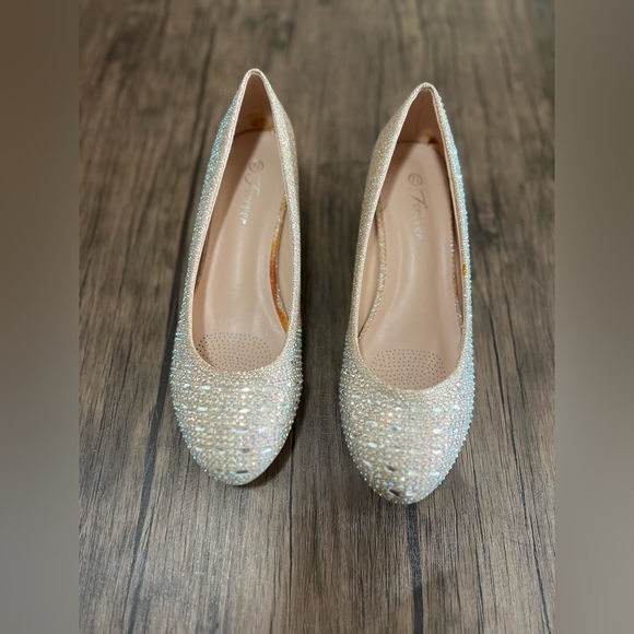 Forever 21 | Shoes | Nwot Forever Womens Low Wedge Heel Closed Toe ...